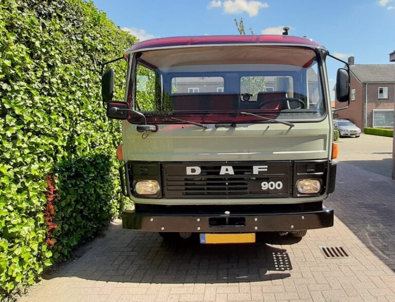 Classic Sun-screen DAF 900 – Vosca