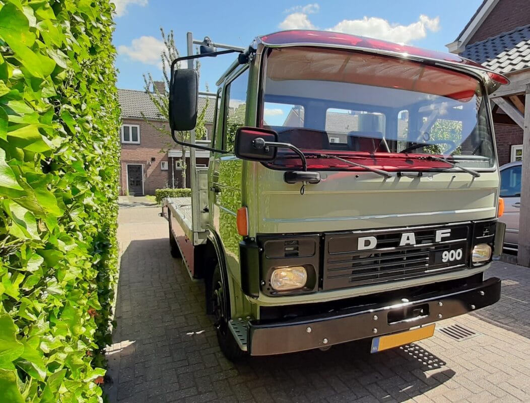 Classic Sun-screen DAF 900 – Vosca